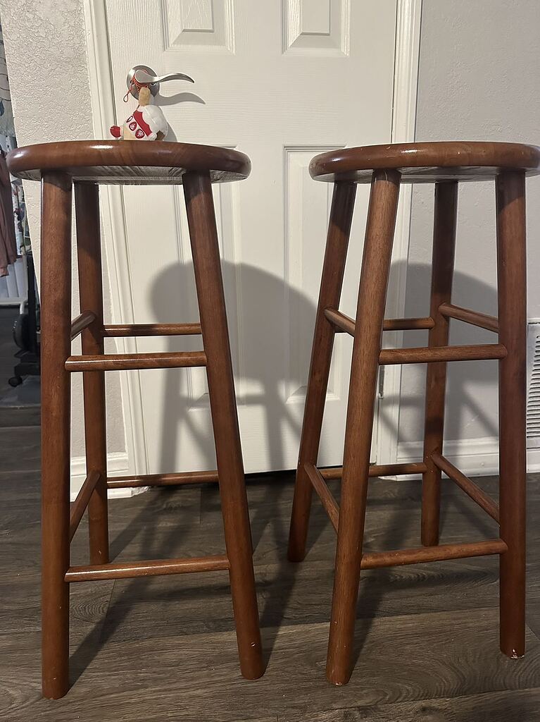 出两个吧台凳 - 二手市场 - Niwenn