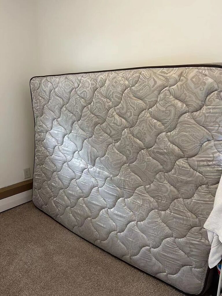 出IKEA Queen床架、床垫 - 二手市场 - Niwenn