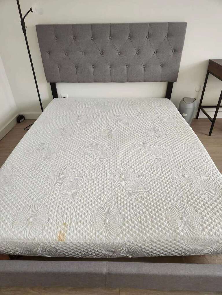 130刀出Queen Size床垫、床架 - 二手市场 - Niwenn