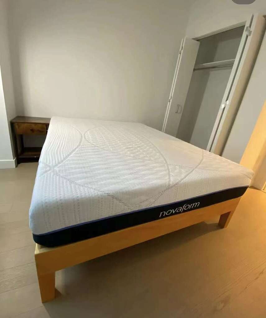 出queensize床架（木质）和床垫 - 二手市场 - Niwenn