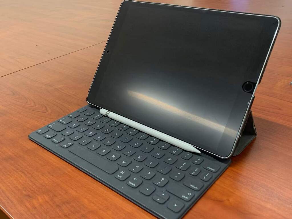 出一套iPad Apple 10.5-inch iPad Pro - 二手市场 - Niwenn