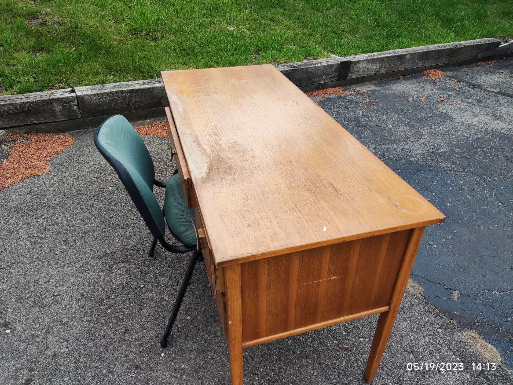 送如图中的棕色书桌和床垫 - 二手市场 - Niwenn