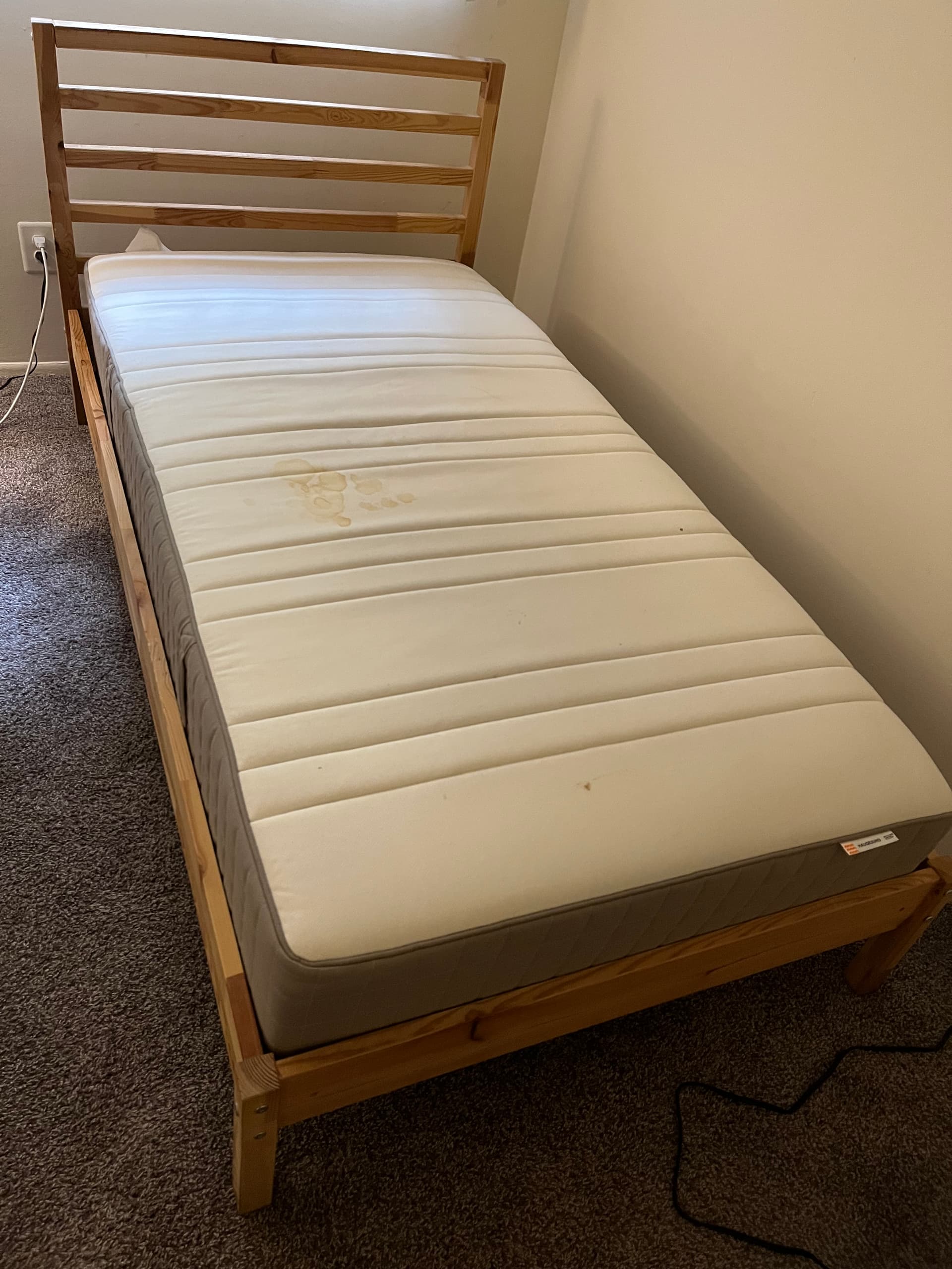 出宜家twin size床+床垫$70 【已出】 - 二手市场 - Niwenn