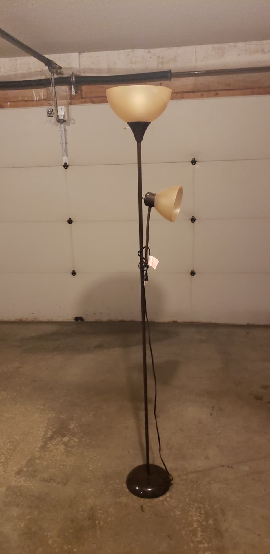 出queen size 床立，床架和床垫一套100、落地灯3刀一个 - 二手市场 - Niwenn